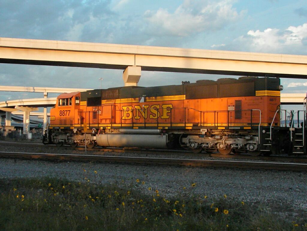 BNSF 8877